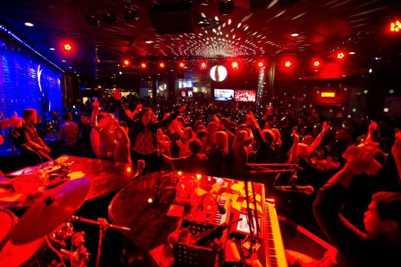 Howl at the Moon : GoToLouisville.com Official Travel Source