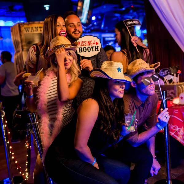 Howl at the Moon : GoToLouisville.com Official Travel Source