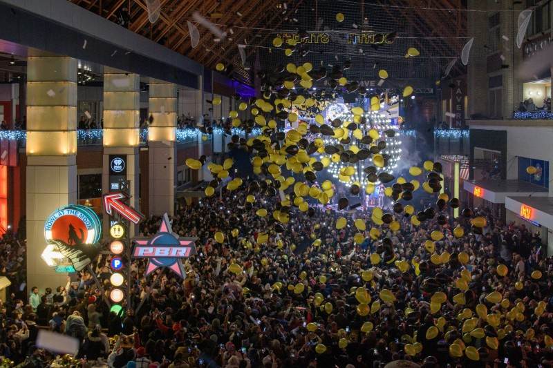 Fourth Street Live! : GoToLouisville.com Official Travel Source