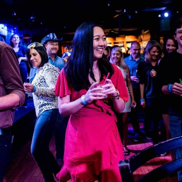 Howl at the Moon : GoToLouisville.com Official Travel Source