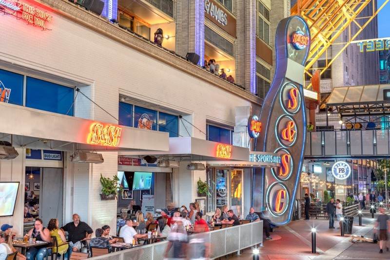 Fourth Street Live! : GoToLouisville.com Official Travel Source