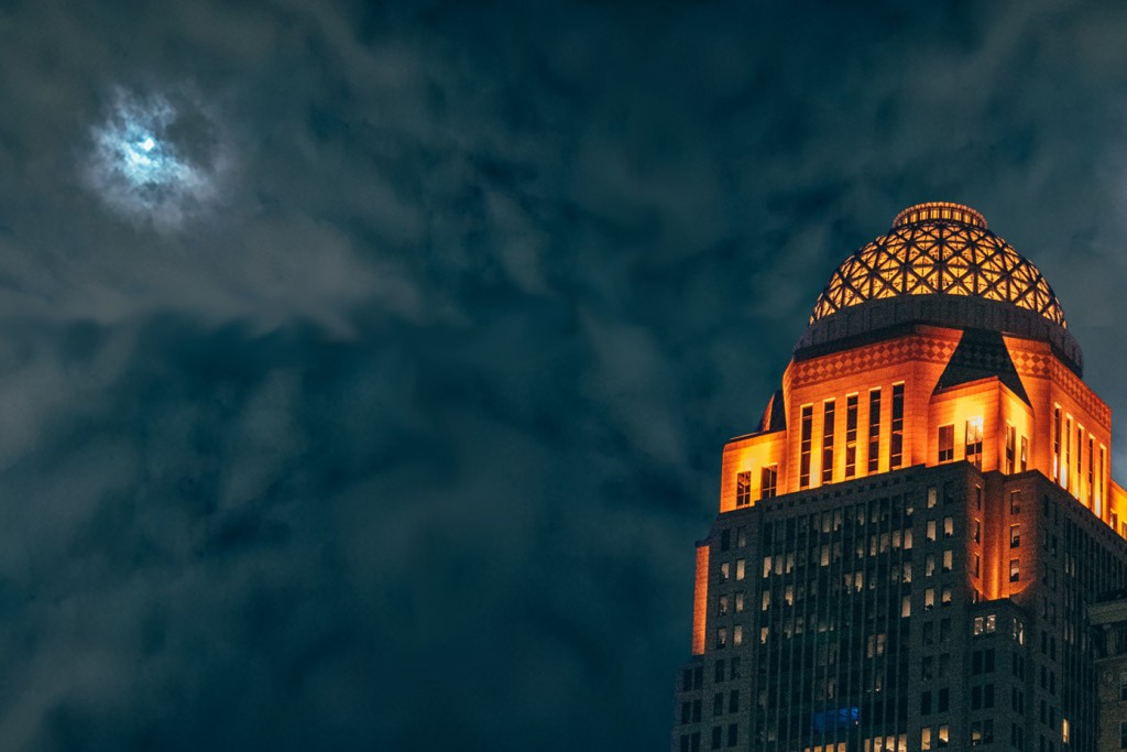 Whispers on Whiskey Row: Murder, Crime, & The Ghosts of Derby City ...